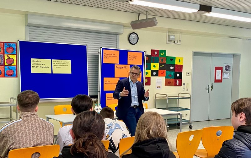Thorsten Rudolph: MdB Rudolph spricht mit Schülerinnen und Schülern der ...